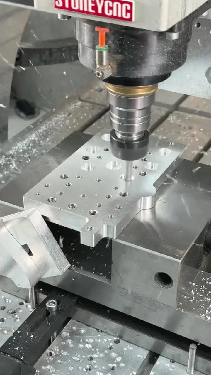 What are the common types of CNC machining centers? - RapidEfficient